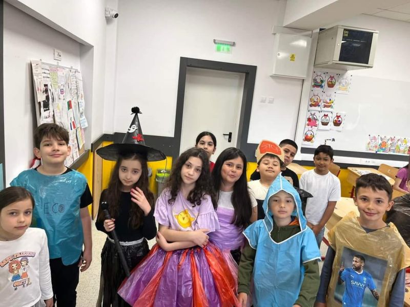 Săptămâna verde, ziua 1 - parada costumelor eco - ȘCOALA GIMNAZIALĂ NR ...
